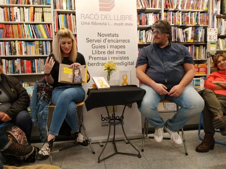 Maria Xinxó presenta "Jo també porto el llaç groc" a Rubí