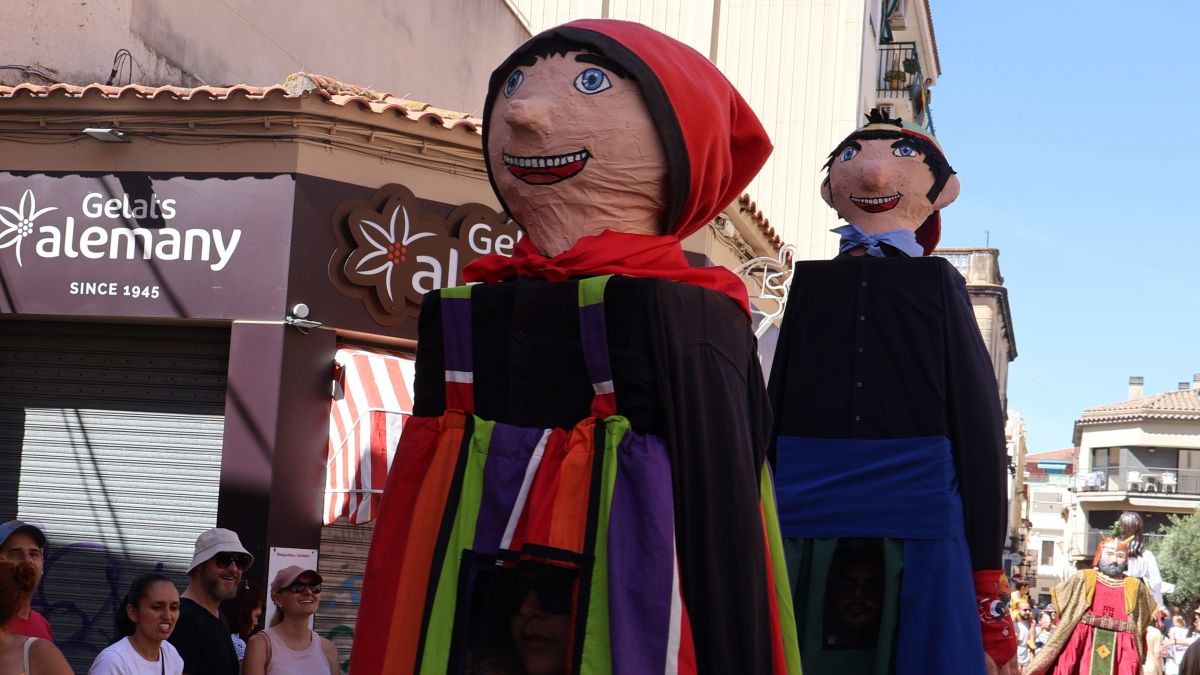 Els Gegantons de Ca n'Oriol visiten Calella i la festa de...